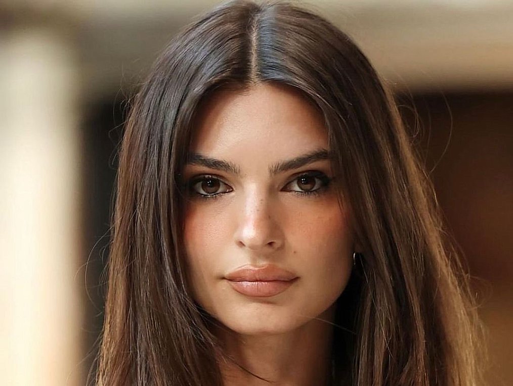 Emily Ratajkowski: «Τοξικά τα social media – Πουλάνε στις γυναίκες μια ...