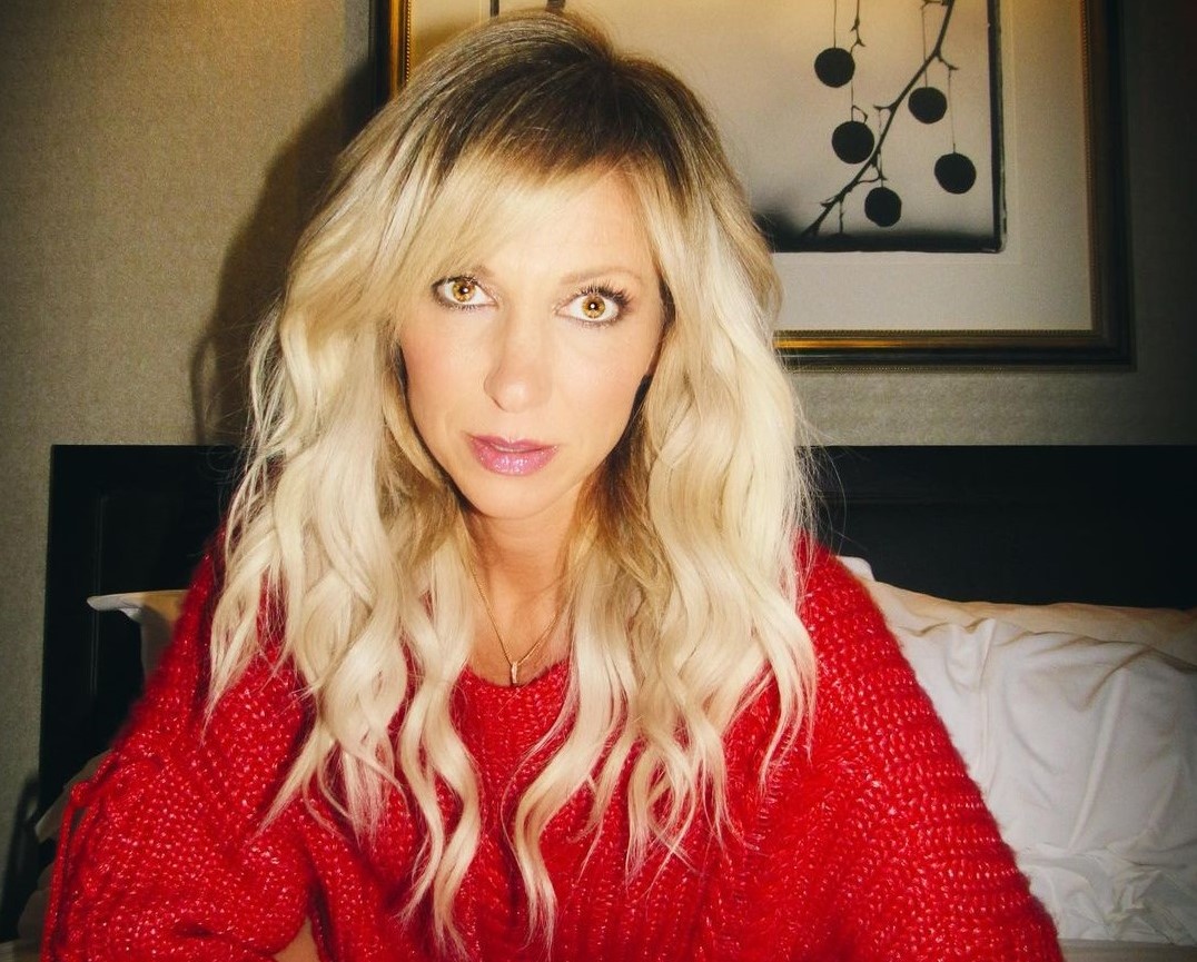 Debbie Gibson: H εξομολόγηση της popstar των 80s – «Είμαι τυχερή που ...