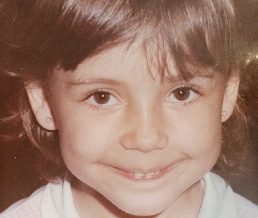 Το κοριτσάκι της φωτογραφίας είναι πασίγνωστη ηθοποιός – Μπορείτε να ...